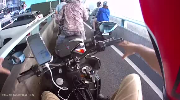 ACCIDENT / FAIL: Careless moped riders crash into each other (Dashcam ...
