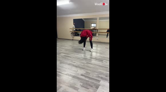 'Dance partners (literally) crash on the floor after partner flip ...