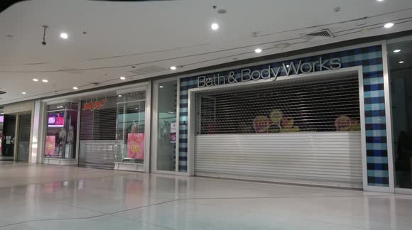 Shopping malls empty during Covid-19 pandemic closures in Bangkok ...