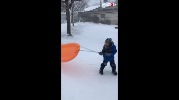 'Minnesota kid's EPIC sledding fail amid severe winter storm is MUST ...