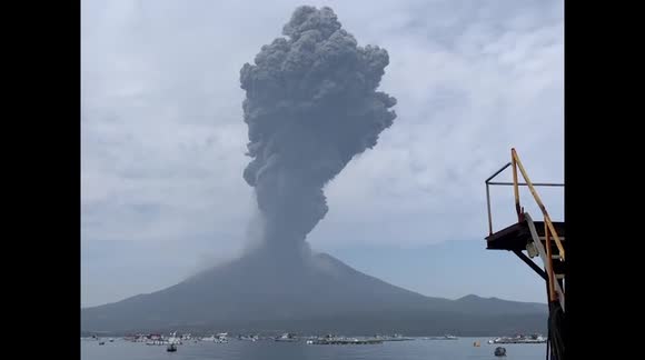 Japan's Sakurajima volcano erupts, unleashing kilometres-high plume of ...
