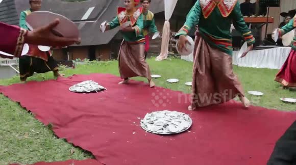 PLATE DANCE...DANCE WITH MAGIC ELEMENTS . FEET AND HANDS DON'T HURT ...