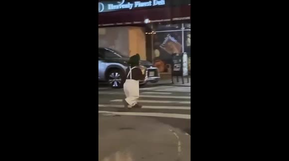 Friends spot man dressed as Oompa Loompa during their night out in NYC ...