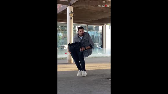 Illusionist freaks people out by 'cutting body in half' - Buy, Sell or ...