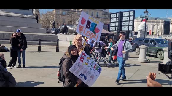 Over a 1000 attendees for the British Sign Language rally at Trafalgar ...