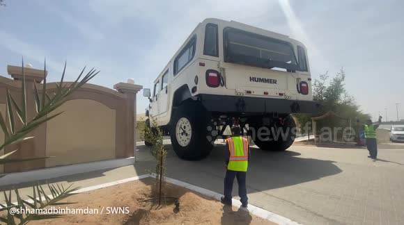 Car-mad Sheikh builds WORLD'S BIGGEST Hummer H1 boasting a height of 6 ...