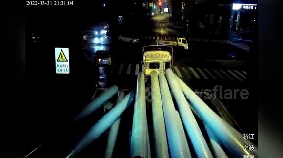 Steel pipes crash off truck and narrowly miss car on Chinese road - Buy ...