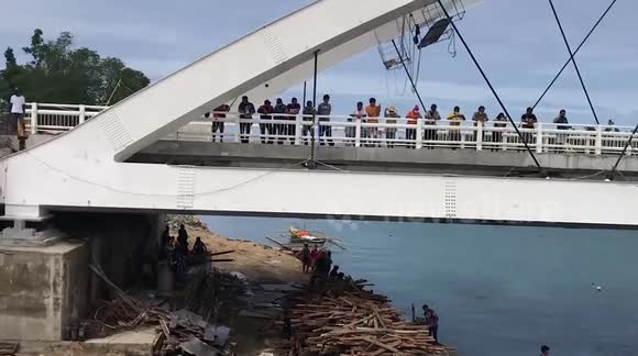 Rescuers search for survivors after bridge collapses in the Philippines ...