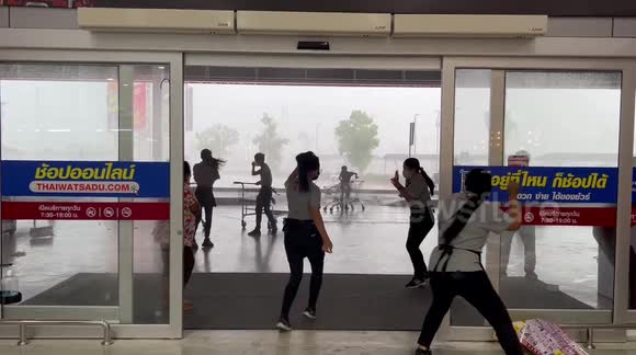 Frantic shoppers take refuge inside supermarket during heavy storm in ...