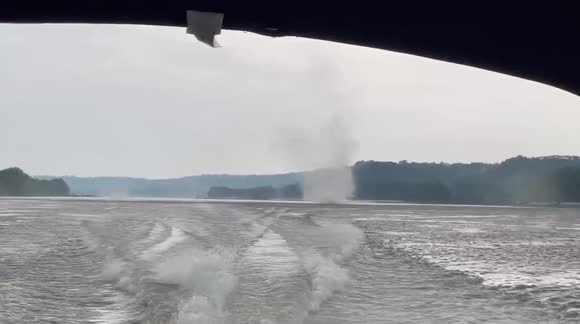 Rare and scary moment: waterspout spotted while boating on Ohio River ...