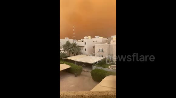 Timelapse shows moment sandstorm engulfs city in Kuwait - Buy, Sell or ...
