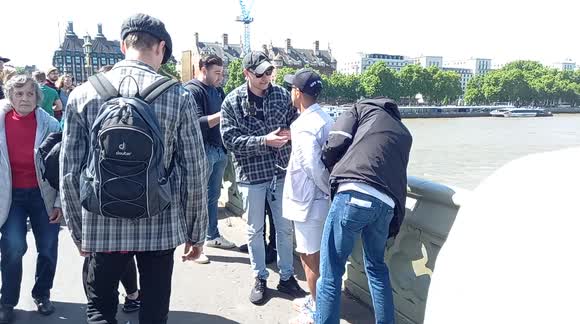 Suspected 'cup and ball' scammer gang arrested on London's Westminster ...