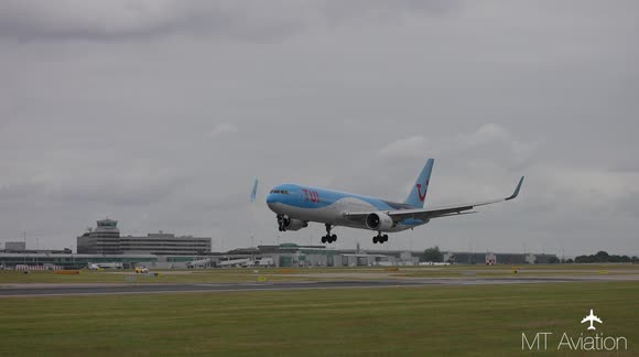 TUI Plane did an Emergency Landing on One Engine after returning to ...