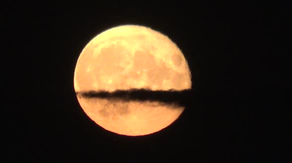 Passing cloud transforms full moon into lunar version of 'Pac-Man ...