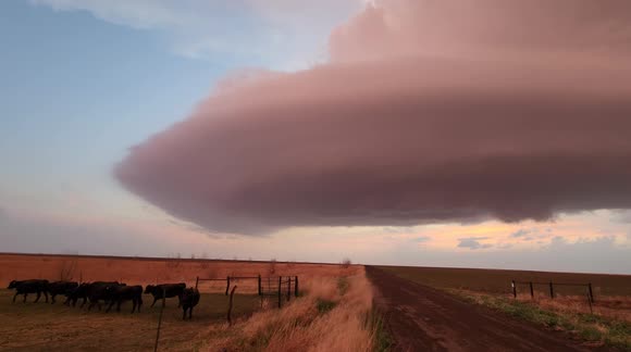 Huge supercell cloud forms above fields in Kansas - Buy, Sell or Upload ...