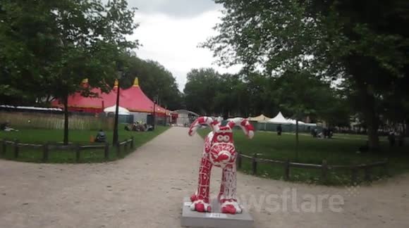 Gromit sculptures in Bristol: Bark at Ee - Buy, Sell or Upload Video ...