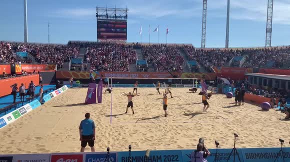 'I want to rake free!' Dancing Commonwealth Games sand rakers go viral ...