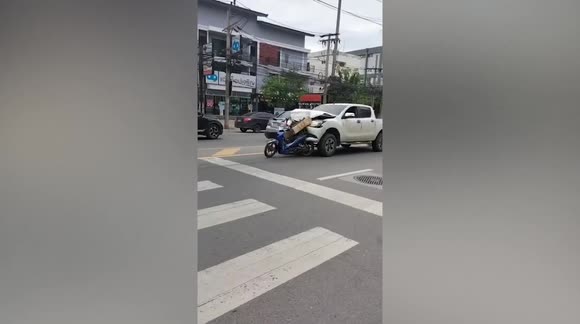 Drunk driver pushes motorcycle he crashed into 300 metres along road in ...