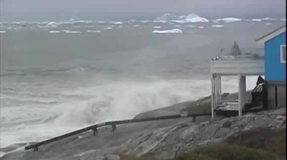 Giant rolling iceberg creates a tsunami-like wave in Ilulissat ...