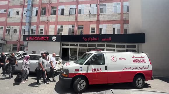 A Palestinian ambulance move the body of of 10-year-old Palestinian ...