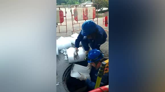 Electricians use ice cubes to cool down cables in China - Buy, Sell or ...