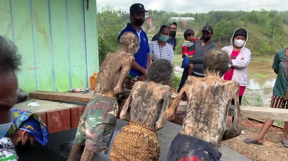 The Living Dead: How The Toraja People Of Indonesia Honor Their ...