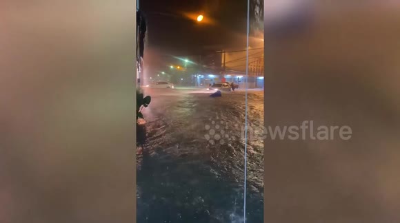 Flash flood waves crash into noodle restaurant causing panic Thailand ...