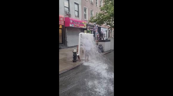 New Yorker combines pipe with open fire hydrant for a mini waterpark ...