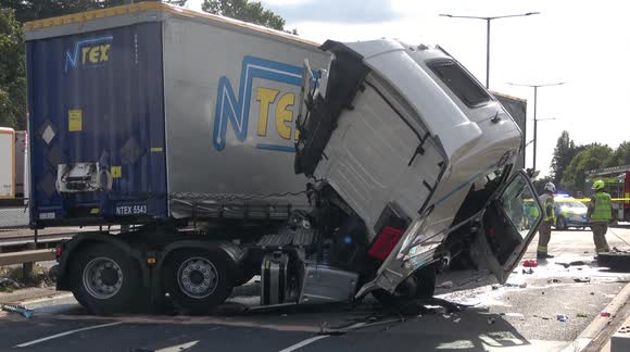 Lorry collides with car and overhead gantry in New Malden, London ...