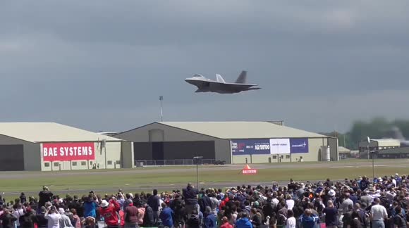 F-22 Raptor performs an incredible vertical takeoff at military air ...
