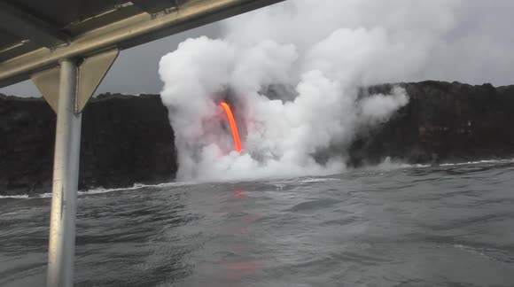 Incredible lava flow captured by tourists at the Kilauea volcano in 4K ...