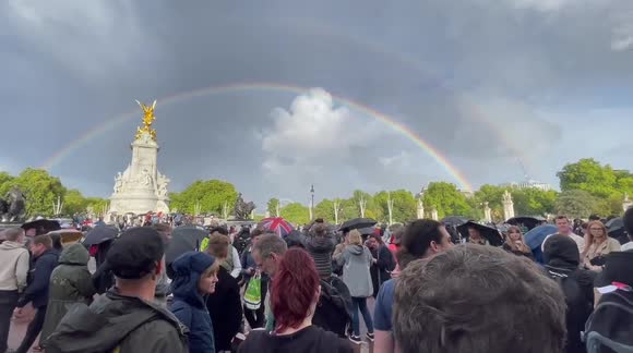 Rainbow forms over Buckingham Palace as death of Queen Elizabeth II ...