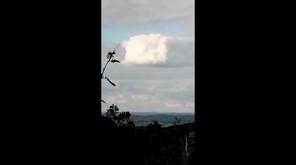 UK woman spots cube-shaped cloud and viewers compare it to 'Minecraft' - Buy, Sell or Upload ...
