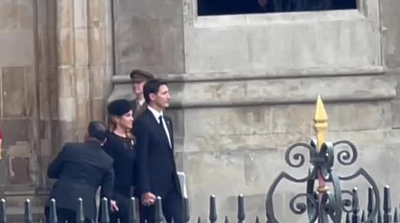 Canadian PM Justin Trudeau leaves Westminster Abbey after funeral ...
