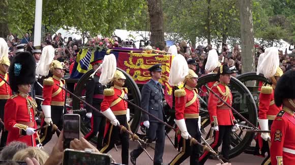 Royals follow Queen's funeral procession through the streets of London ...