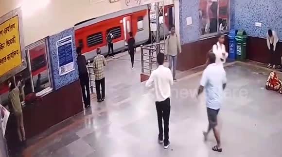 Alert cop saves man who slipped and fell on track while boarding ...