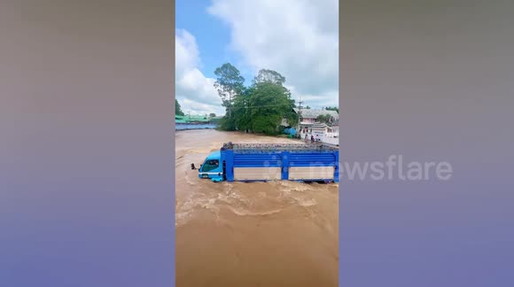 Truck battles through high floods swamping border market in Cambodia ...