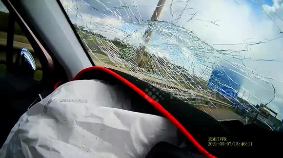 Driving lesson ends with 60mph crash as learner is rammed into motorway ...