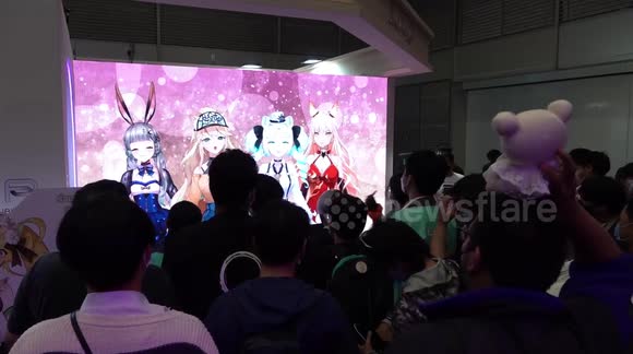 Comic book fans attend cosplay 'metaverse' and NFT convention - Buy ...