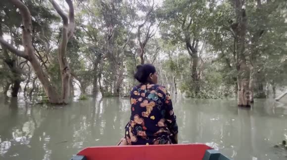 Beautiful canoe ride through the "flooded forest" in Cambodia with ...