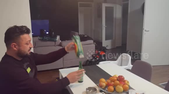 Man hides fact he's drinking beer from his wife with clever hack - Buy ...