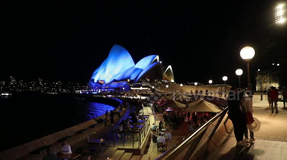 Opera House lights up blue to commemorate Qld police officers killed in ...