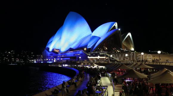 Opera House lights up blue to commemorate Qld police officers killed in ...