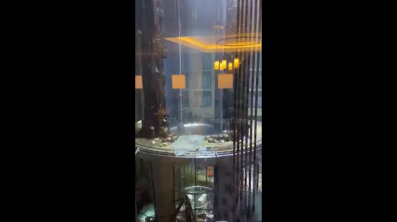 Giant famous aquarium with 1,500 fish explodes in Berlin, Germany - Buy ...