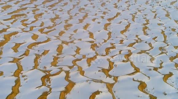 Rare snow gives dunes in China's largest desert frosted tops - Buy ...