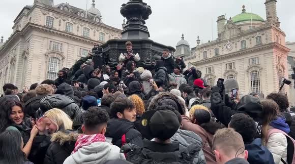 UK rapper Digga D films music video in London's Piccadilly Circus with ...