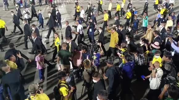 Legendary Muay Thai fighter Buakaw and former Prime Minister Prayut ...