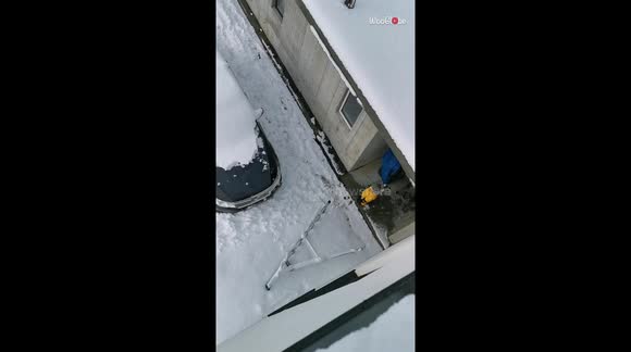 *Snow Prank* Clever mom playfully throws snow at children to start a ...