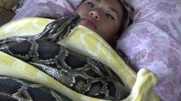 Woman tries terrifying snake massage with two mammoth reptiles - Buy ...