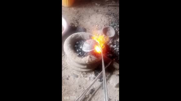 Making row gold to become pure gold, through African method let's see ...